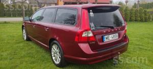 Red Volvo V70 2008 in Valmiera, with an engine capacity of 2.40 L and mileage of 376 thousand km for 2500 €, photo 5 on AUTOMOTO.COM.LV
