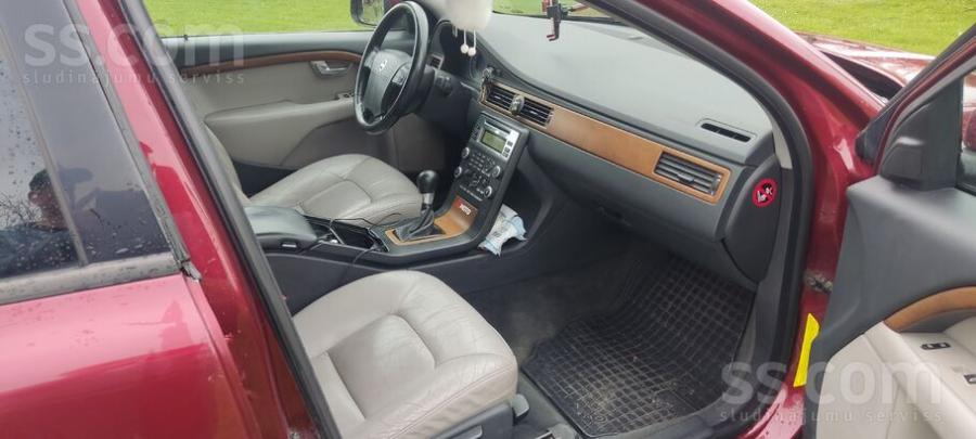 Red Volvo V70 2008 in Valmiera, with an engine capacity of 2.40 L and mileage of 376 thousand km for 2500 €, photo 11 on AUTOMOTO.COM.LV