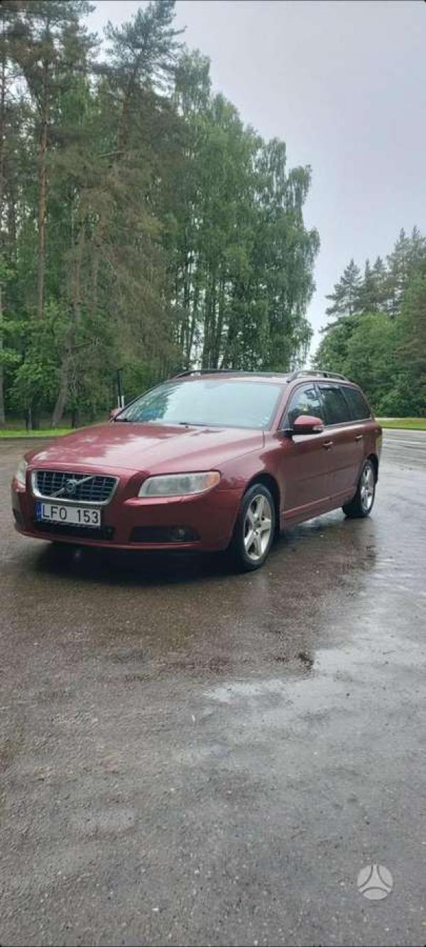 Sarkans Volvo V70 2008 Anykščiai, ar dzinēja tilpumu 2.40 L un nobraukumu 428 tūkst. km par 2800 €, foto 1 vietnē AUTOMOTO.COM.LV