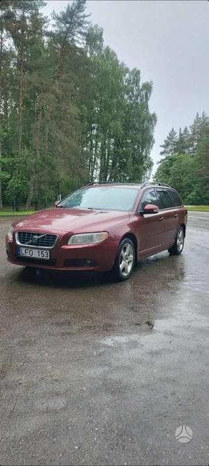 Красный Вольво В70 2008 в Аникщяй, объемом двигателя 2.40 л и пробегом 428 тыс. км за 2800 €, фото  на AUTOMOTO.COM.LV