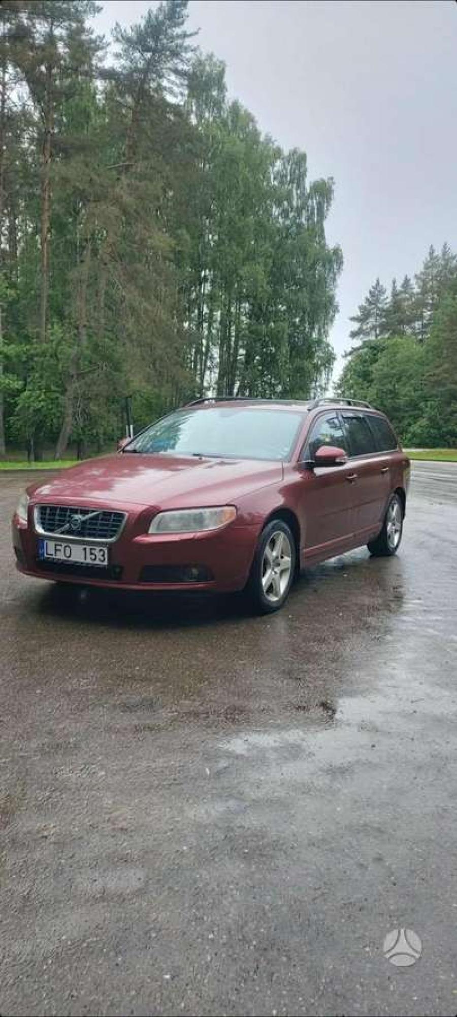 Красный Вольво В70 2008 в Аникщяй, объемом двигателя 2.40 л и пробегом 428 тыс. км за 2800 €, фото 1 на AUTOMOTO.COM.LV