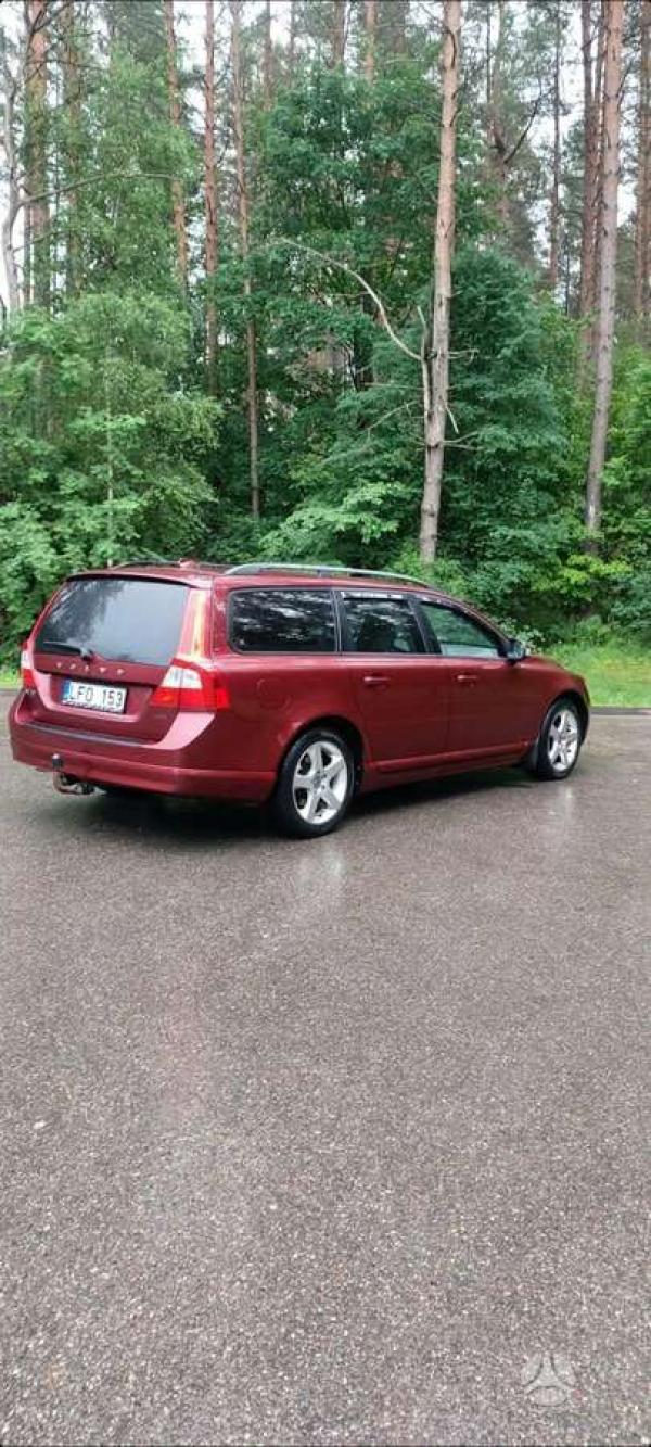 Sarkans Volvo V70 2008 Anykščiai, ar dzinēja tilpumu 2.40 L un nobraukumu 428 tūkst. km par 2800 €, foto 3 vietnē AUTOMOTO.COM.LV