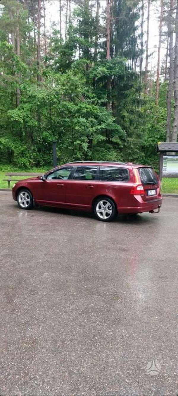 Sarkans Volvo V70 2008 Anykščiai, ar dzinēja tilpumu 2.40 L un nobraukumu 428 tūkst. km par 2800 €, foto 4 vietnē AUTOMOTO.COM.LV