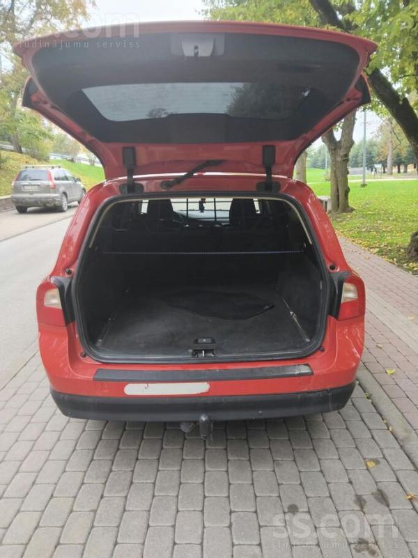 Red Volvo V70 2008 in Bauska, with an engine capacity of 2.40 L and mileage of 290 thousand km for 4000 €, photo 11 on AUTOMOTO.COM.LV