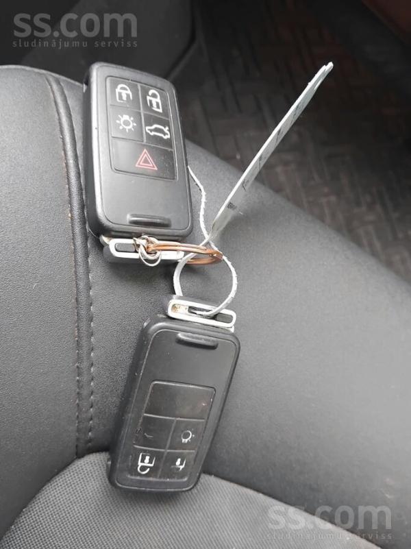 Red Volvo V70 2008 in Bauska, with an engine capacity of 2.40 L and mileage of 290 thousand km for 4000 €, photo 5 on AUTOMOTO.COM.LV