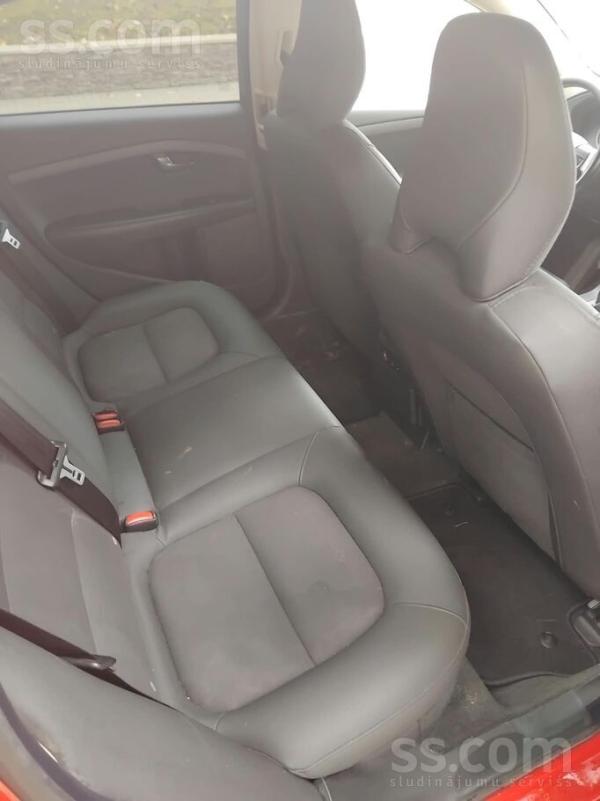 Red Volvo V70 2008 in Bauska, with an engine capacity of 2.40 L and mileage of 290 thousand km for 4000 €, photo 6 on AUTOMOTO.COM.LV