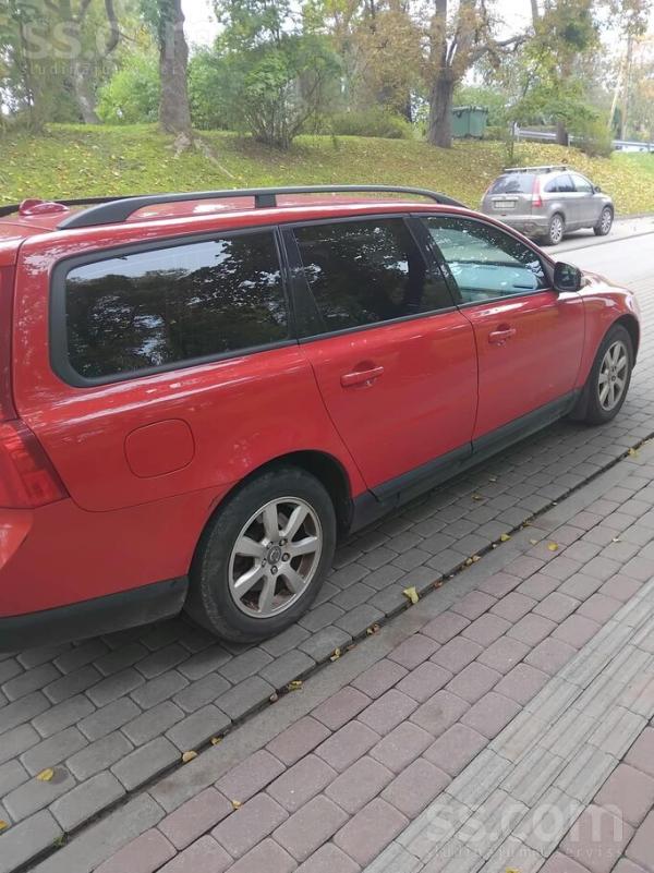 Red Volvo V70 2008 in Bauska, with an engine capacity of 2.40 L and mileage of 290 thousand km for 4000 €, photo 10 on AUTOMOTO.COM.LV