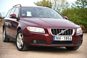 Sarkans Volvo V70 2009 Rīga, ar dzinēja tilpumu 2.00 L un nobraukumu 249 tūkst. km par 5250 €, foto  vietnē AUTOMOTO.COM.LV