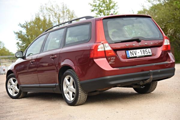 Красный Вольво В70 2009 в Рига, объемом двигателя 2.00 л и пробегом 249 тыс. км за 5250 €, фото 2 на AUTOMOTO.COM.LV