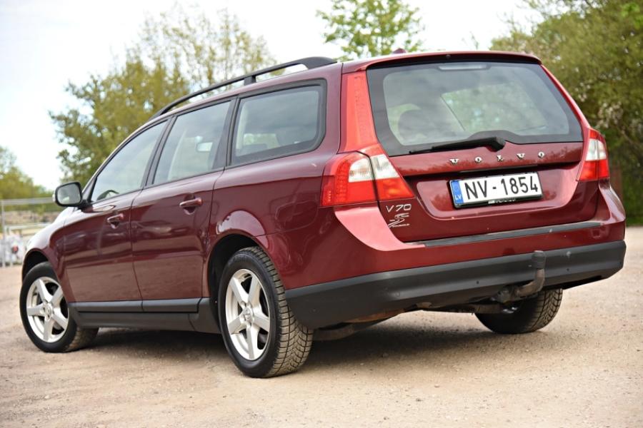 Sarkans Volvo V70 2009 Rīga, ar dzinēja tilpumu 2.00 L un nobraukumu 249 tūkst. km par 5250 €, foto 3 vietnē AUTOMOTO.COM.LV