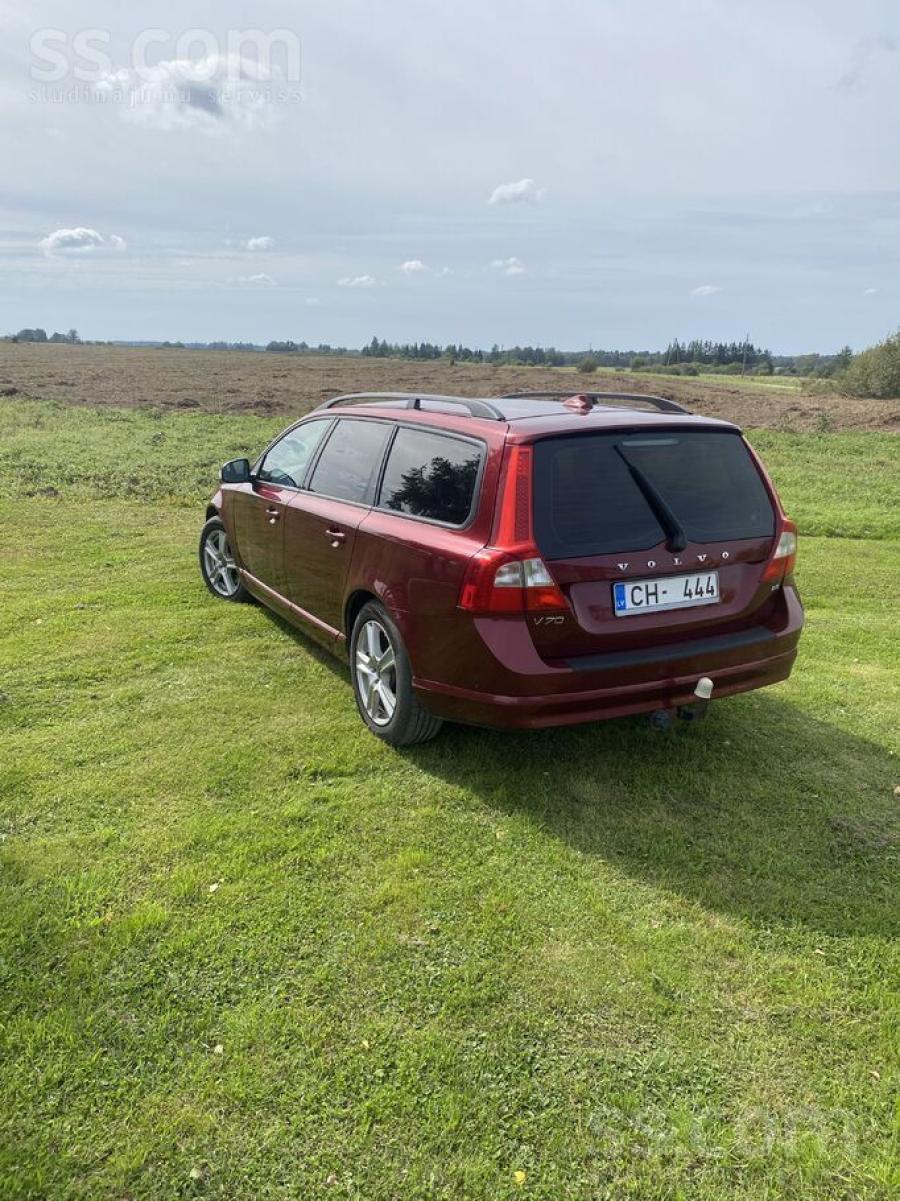Sarkans Volvo V70 2009 Rēzekne, ar dzinēja tilpumu 2.40 L un nobraukumu 418 tūkst. km par 4000 €, foto 1 vietnē AUTOMOTO.COM.LV