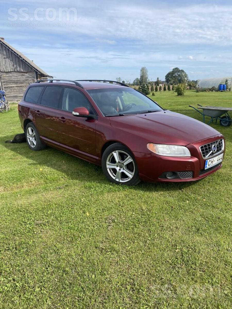 Sarkans Volvo V70 2009 Rēzekne, ar dzinēja tilpumu 2.40 L un nobraukumu 418 tūkst. km par 4000 €, foto 3 vietnē AUTOMOTO.COM.LV