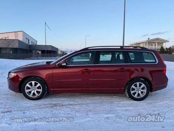 Red Volvo V70 2010 in Tallinn, with an engine capacity of 1.60 L and mileage of 192 thousand km for 5990 €, photo 9 on AUTOMOTO.COM.LV