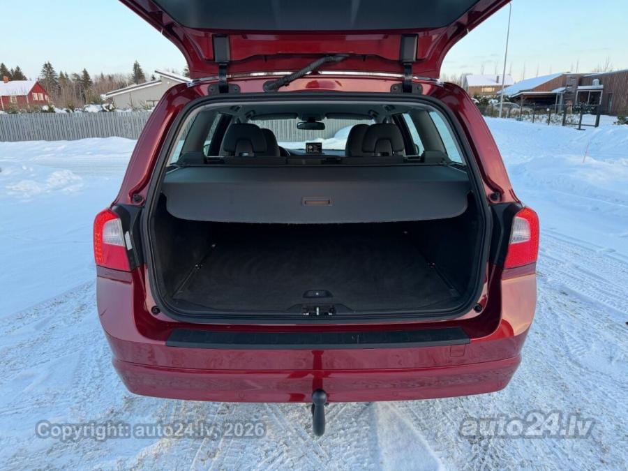 Sarkans Volvo V70 2010 Tallina, ar dzinēja tilpumu 1.60 L un nobraukumu 192 tūkst. km par 5990 €, foto 14 vietnē AUTOMOTO.COM.LV