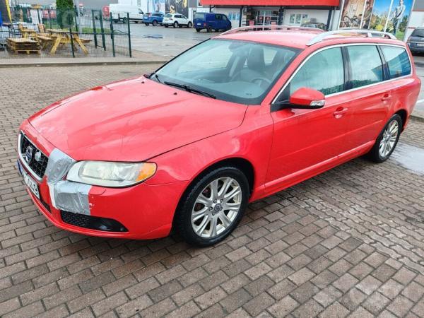 Red Volvo V70 2010 in Riga, with an engine capacity of 2.40 L and mileage of 312 thousand km for 2750 €, photo 2 on AUTOMOTO.COM.LV