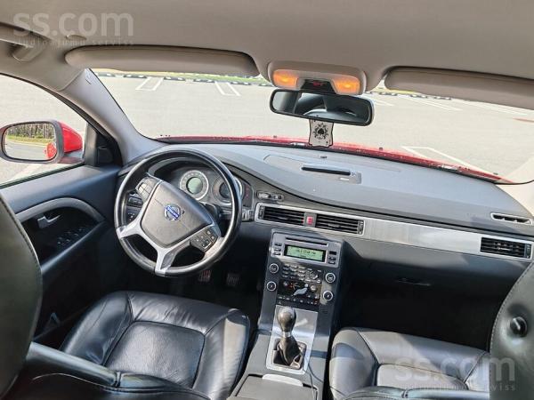 Red Volvo V70 2010 in Riga, with an engine capacity of 2.40 L and mileage of 312 thousand km for 2750 €, photo 6 on AUTOMOTO.COM.LV