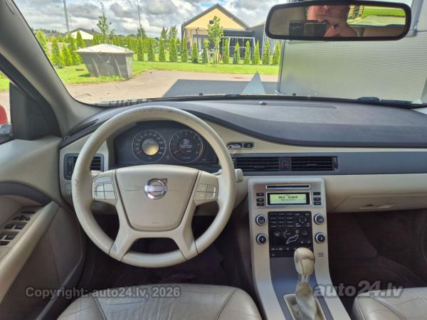 Красный Вольво В70 2010 в Пярну, объемом двигателя 1.60 л и пробегом 377 тыс. км за 3500 €, фото 7 на AUTOMOTO.COM.LV