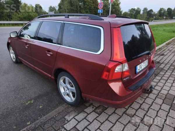 Red Volvo V70 2010 in Saldus, with an engine capacity of 2.00 L and mileage of 463 thousand km for 3700 €, photo 4 on AUTOMOTO.COM.LV