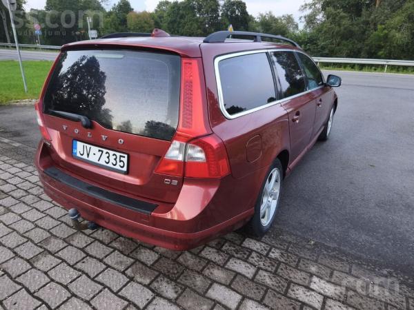 Red Volvo V70 2010 in Saldus, with an engine capacity of 2.00 L and mileage of 463 thousand km for 3700 €, photo 6 on AUTOMOTO.COM.LV