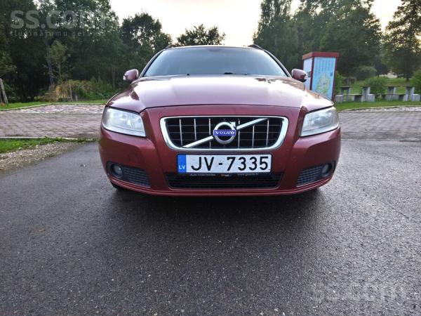 Red Volvo V70 2010 in Saldus, with an engine capacity of 2.00 L and mileage of 463 thousand km for 3700 €, photo 8 on AUTOMOTO.COM.LV