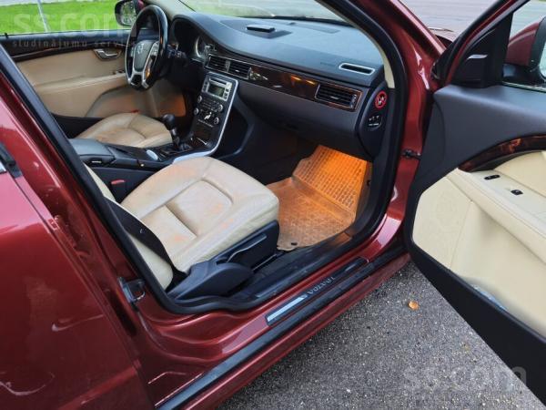 Red Volvo V70 2010 in Saldus, with an engine capacity of 2.00 L and mileage of 463 thousand km for 3700 €, photo 9 on AUTOMOTO.COM.LV