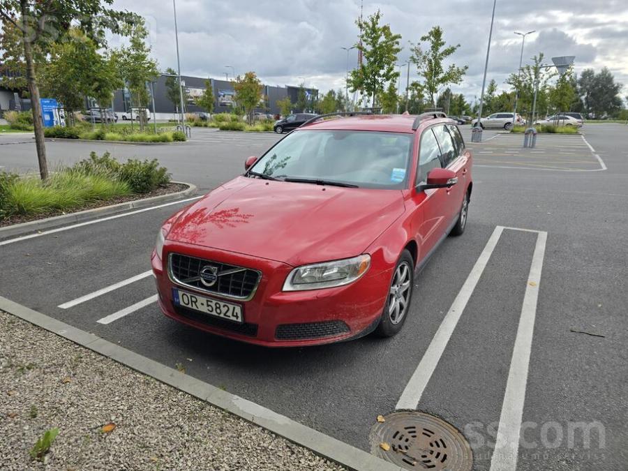 Red Volvo V70 2010 in Riga, with an engine capacity of 1.60 L and mileage of 425 thousand km for 4200 €, photo 1 on AUTOMOTO.COM.LV