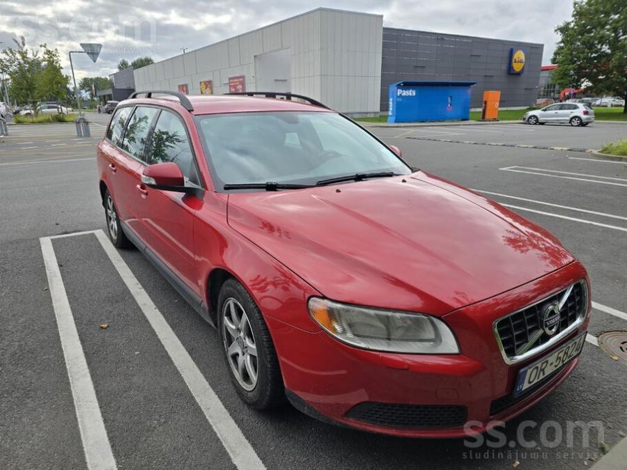 Red Volvo V70 2010 in Riga, with an engine capacity of 1.60 L and mileage of 425 thousand km for 4200 €, photo 3 on AUTOMOTO.COM.LV