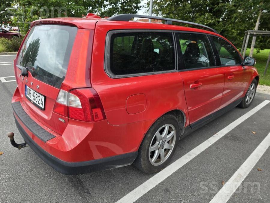 Red Volvo V70 2010 in Riga, with an engine capacity of 1.60 L and mileage of 425 thousand km for 4200 €, photo 4 on AUTOMOTO.COM.LV