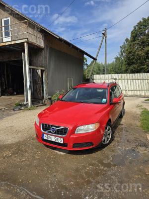 Red Volvo V70 2010 in Riga, with an engine capacity of 1.60 L and mileage of 425 thousand km for 4200 €, photo 6 on AUTOMOTO.COM.LV