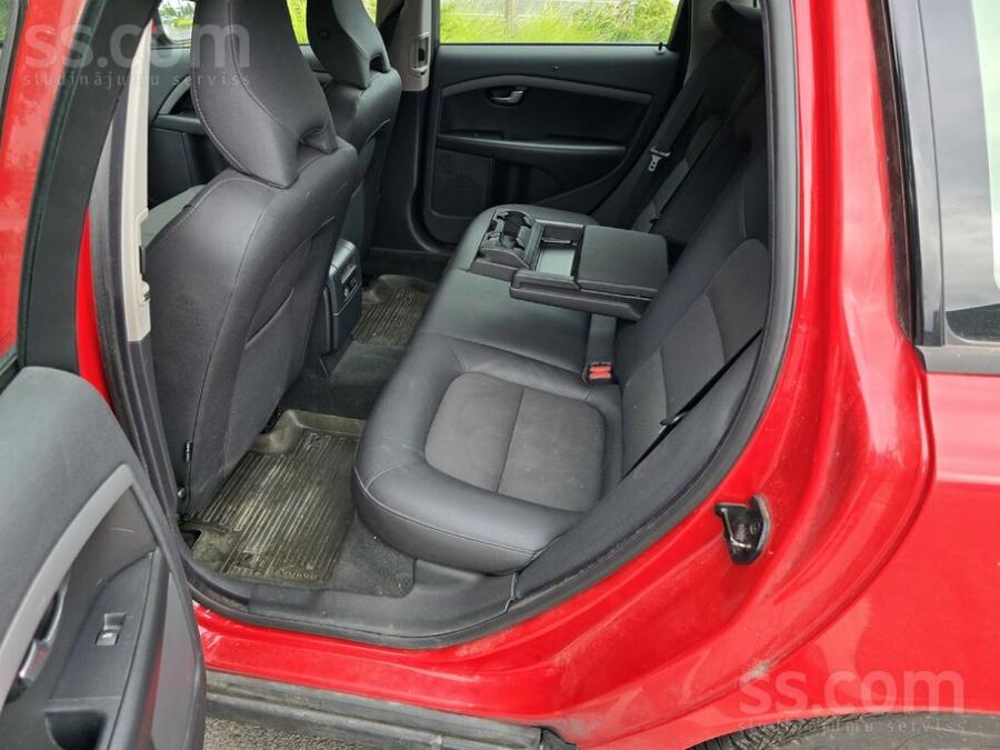 Red Volvo V70 2010 in Riga, with an engine capacity of 1.60 L and mileage of 425 thousand km for 4200 €, photo 7 on AUTOMOTO.COM.LV