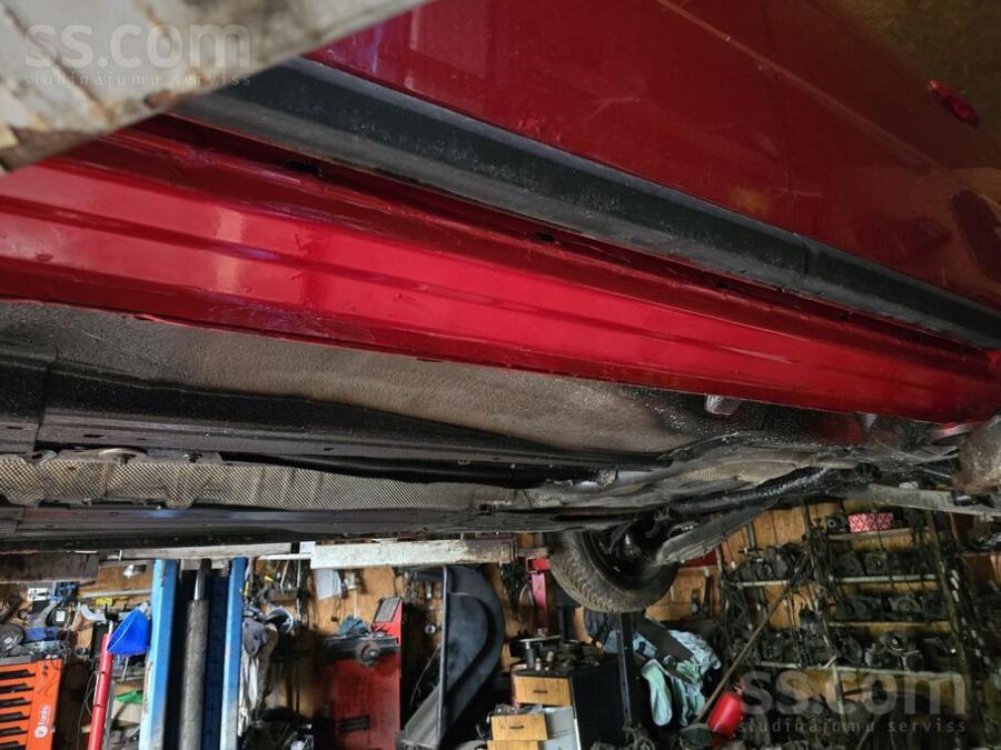 Red Volvo V70 2010 in Riga, with an engine capacity of 1.60 L and mileage of 425 thousand km for 4200 €, photo 13 on AUTOMOTO.COM.LV