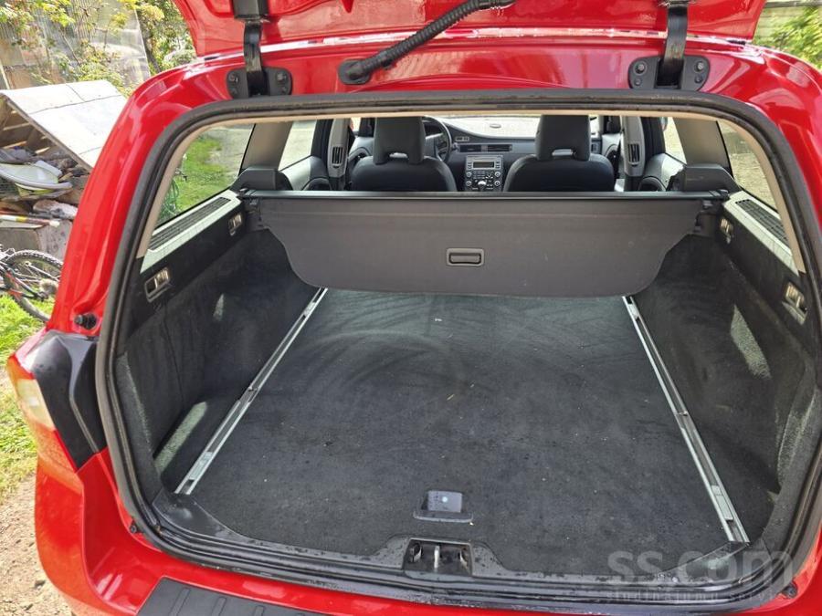 Red Volvo V70 2010 in Riga, with an engine capacity of 1.60 L and mileage of 425 thousand km for 4200 €, photo 15 on AUTOMOTO.COM.LV
