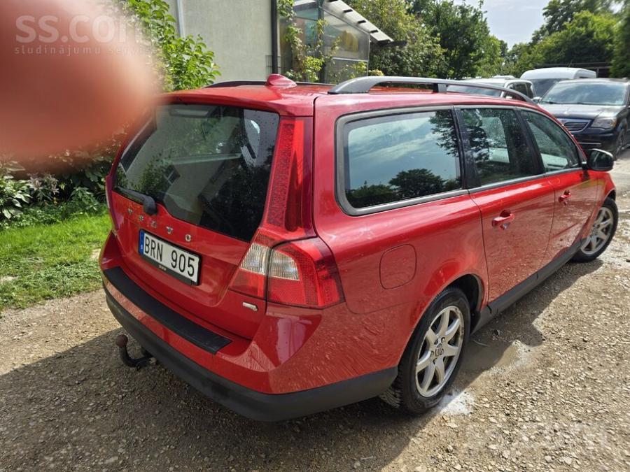 Red Volvo V70 2010 in Riga, with an engine capacity of 1.60 L and mileage of 425 thousand km for 4200 €, photo 16 on AUTOMOTO.COM.LV