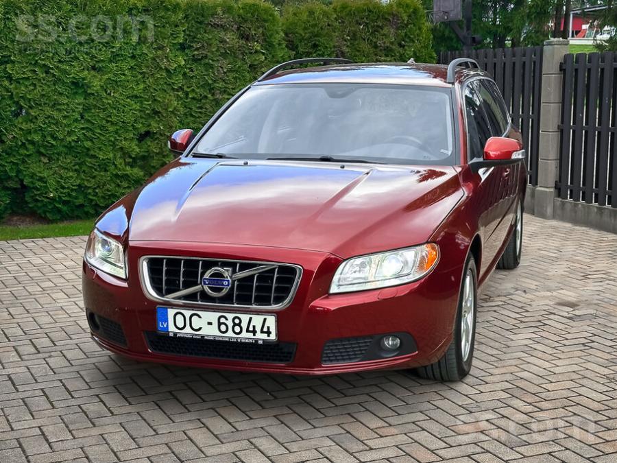 Sarkans Volvo V70 2011 Tukums, ar dzinēja tilpumu 2.40 L un nobraukumu 0 tūkst. km par 6600 €, foto 2 vietnē AUTOMOTO.COM.LV