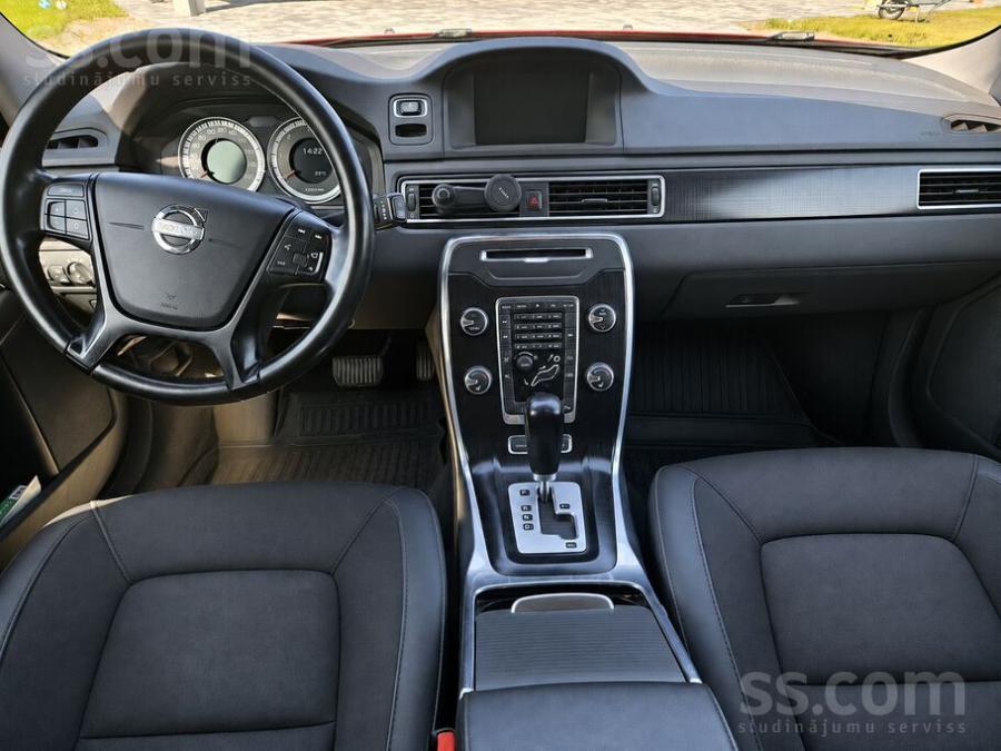 Sarkans Volvo V70 2011 Ogre, ar dzinēja tilpumu 2.40 L un nobraukumu 340 tūkst. km par 4200 €, foto 3 vietnē AUTOMOTO.COM.LV
