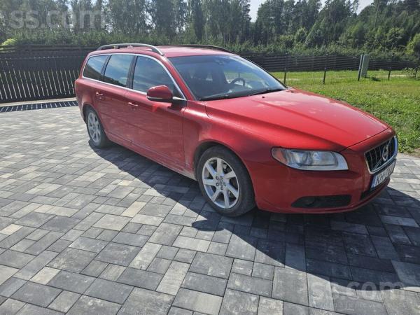 Red Volvo V70 2011 in Ogre, with an engine capacity of 2.40 L and mileage of 341 thousand km for 4300 €, photo 3 on AUTOMOTO.COM.LV