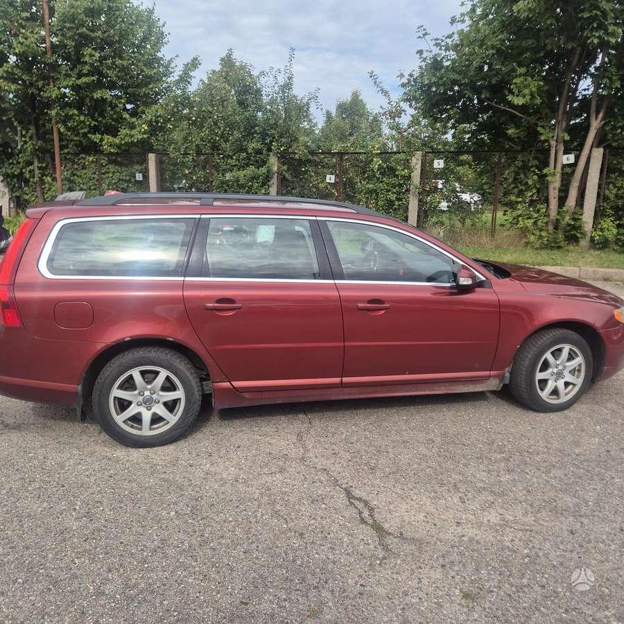 Sarkans Volvo V70 2011 Klaipėda, ar dzinēja tilpumu 1.98 L un nobraukumu 312 tūkst. km par 2800 €, foto 4 vietnē AUTOMOTO.COM.LV