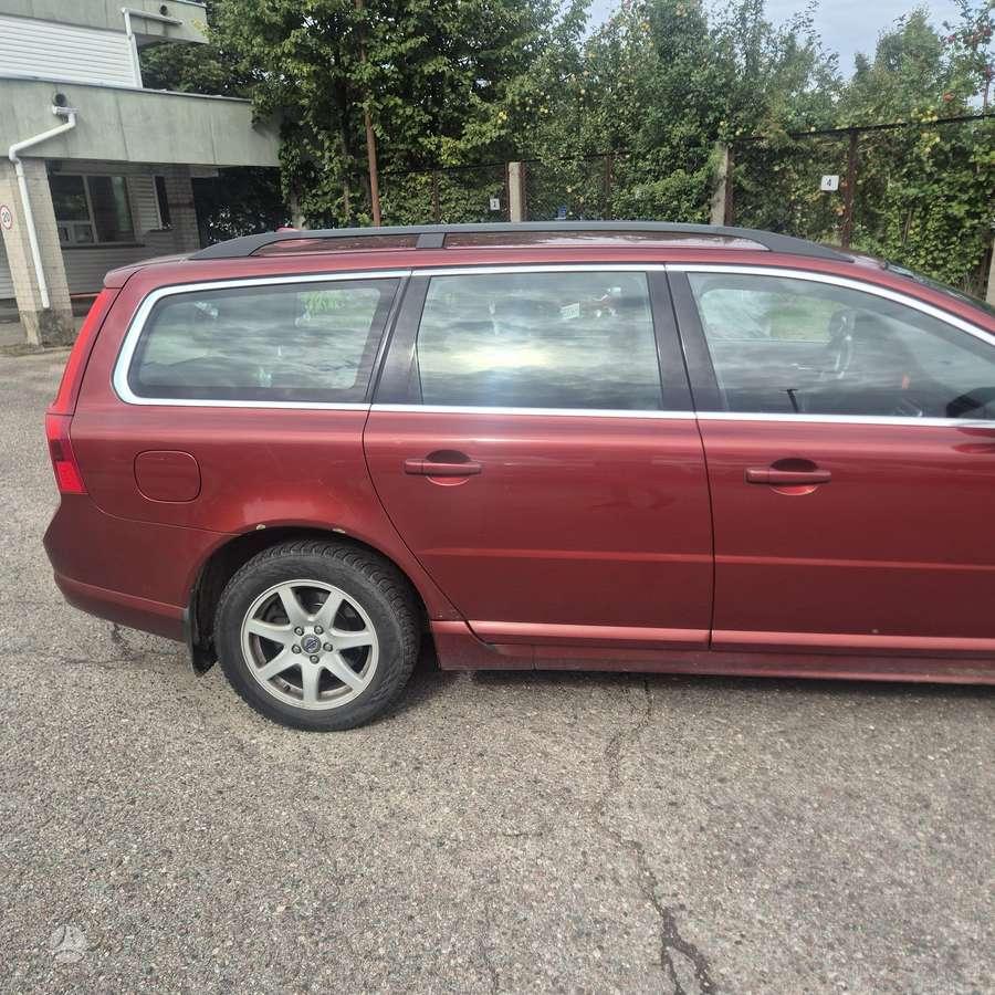 Sarkans Volvo V70 2011 Klaipėda, ar dzinēja tilpumu 1.98 L un nobraukumu 312 tūkst. km par 2800 €, foto 5 vietnē AUTOMOTO.COM.LV