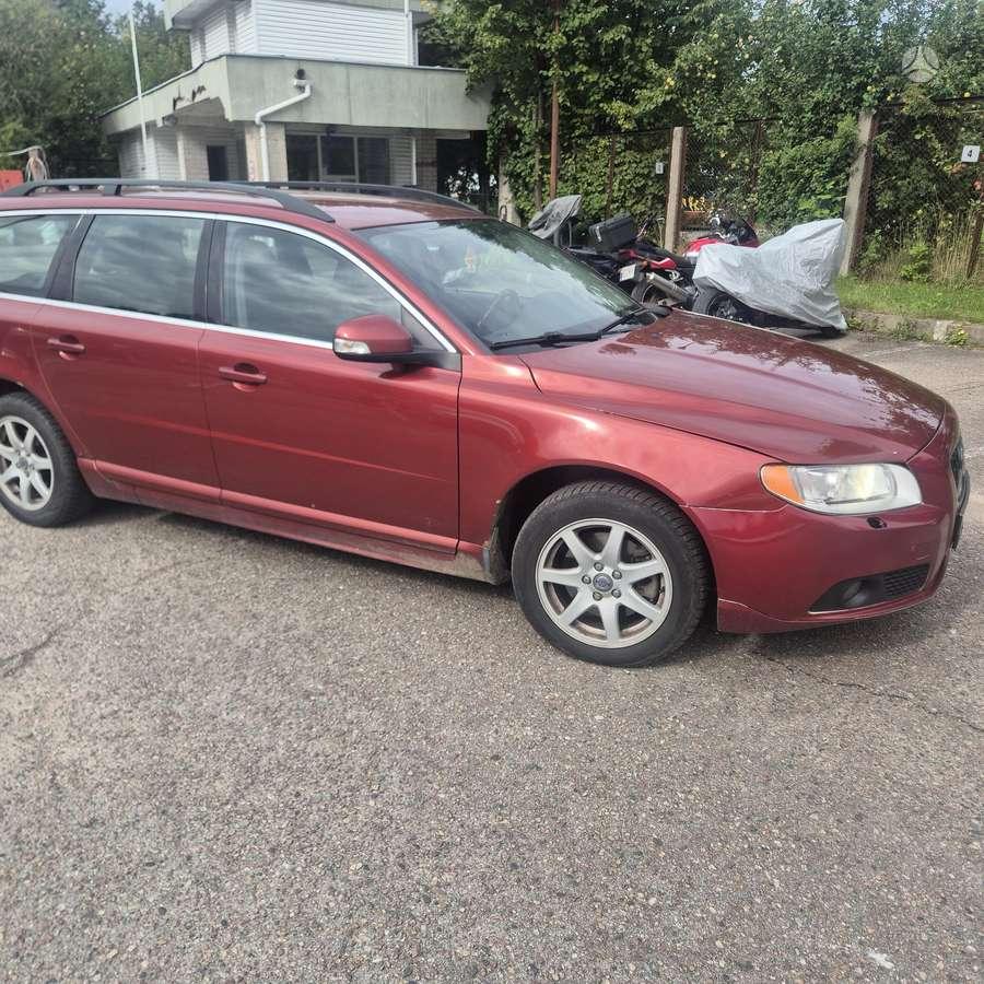 Sarkans Volvo V70 2011 Klaipėda, ar dzinēja tilpumu 1.98 L un nobraukumu 312 tūkst. km par 2800 €, foto 6 vietnē AUTOMOTO.COM.LV