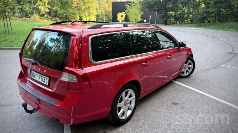 Sarkans Volvo V70 2011 Ogre, ar dzinēja tilpumu 2.40 L un nobraukumu 340 tūkst. km par 4400 €, foto 5 vietnē AUTOMOTO.COM.LV