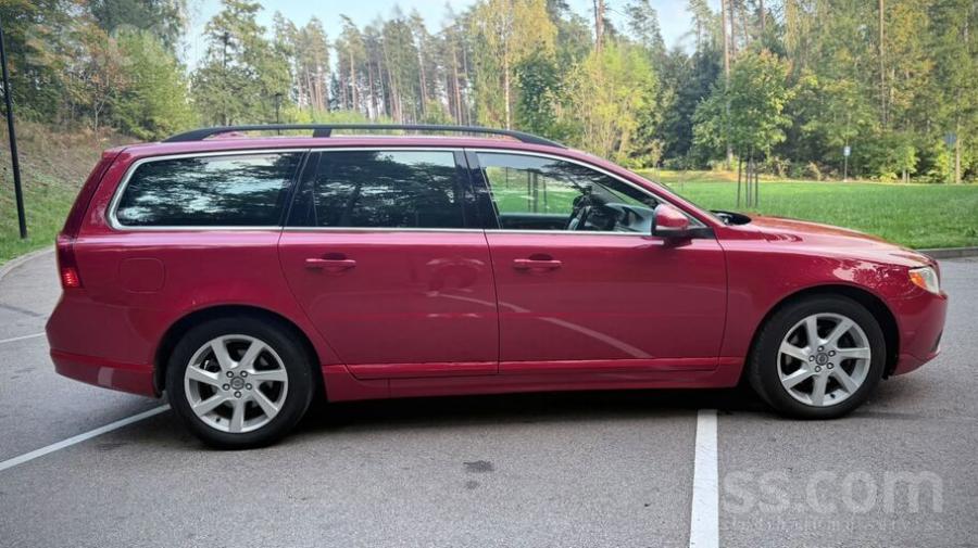Sarkans Volvo V70 2011 Ogre, ar dzinēja tilpumu 2.40 L un nobraukumu 340 tūkst. km par 4400 €, foto 7 vietnē AUTOMOTO.COM.LV