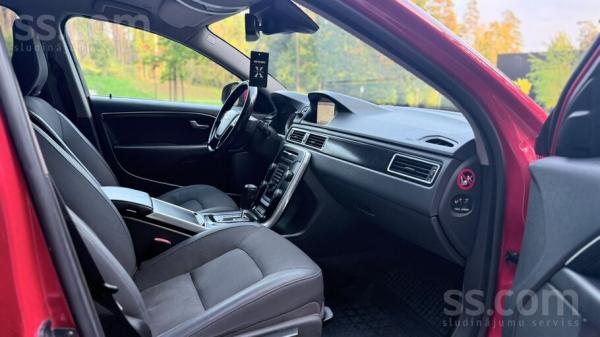 Sarkans Volvo V70 2011 Ogre, ar dzinēja tilpumu 2.40 L un nobraukumu 340 tūkst. km par 4600 €, foto 10 vietnē AUTOMOTO.COM.LV