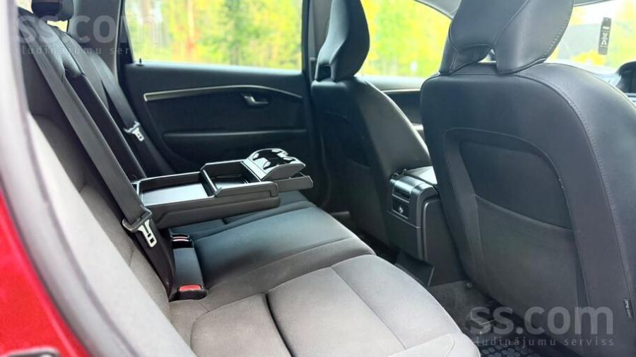 Sarkans Volvo V70 2011 Ogre, ar dzinēja tilpumu 2.40 L un nobraukumu 340 tūkst. km par 4400 €, foto 12 vietnē AUTOMOTO.COM.LV