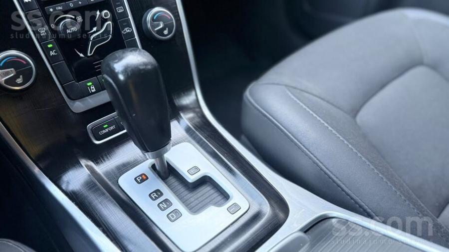 Sarkans Volvo V70 2011 Ogre, ar dzinēja tilpumu 2.40 L un nobraukumu 340 tūkst. km par 4400 €, foto 20 vietnē AUTOMOTO.COM.LV