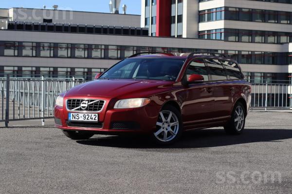 Red Volvo V70 2012 in Riga, with an engine capacity of 2.00 L and mileage of 263 thousand km for 5450 €, photo 1 on AUTOMOTO.COM.LV