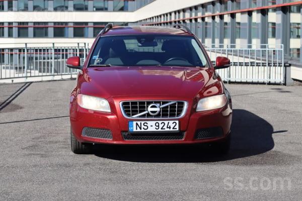 Red Volvo V70 2012 in Riga, with an engine capacity of 2.00 L and mileage of 263 thousand km for 5450 €, photo 2 on AUTOMOTO.COM.LV