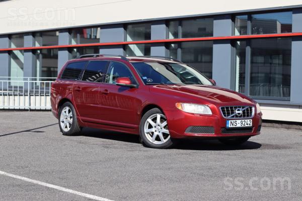 Red Volvo V70 2012 in Riga, with an engine capacity of 2.00 L and mileage of 263 thousand km for 5450 €, photo 3 on AUTOMOTO.COM.LV