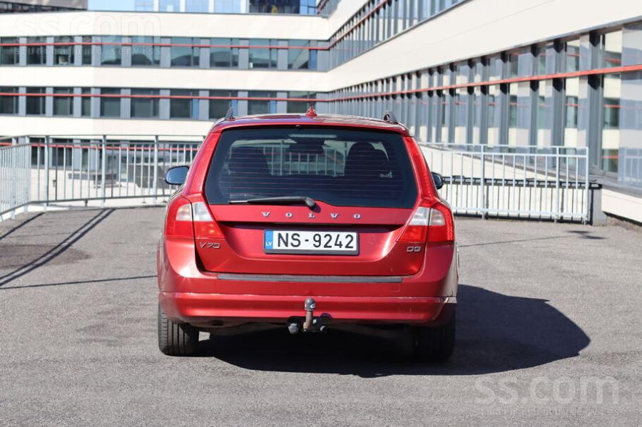 Red Volvo V70 2012 in Riga, with an engine capacity of 2.00 L and mileage of 263 thousand km for 5450 €, photo 5 on AUTOMOTO.COM.LV