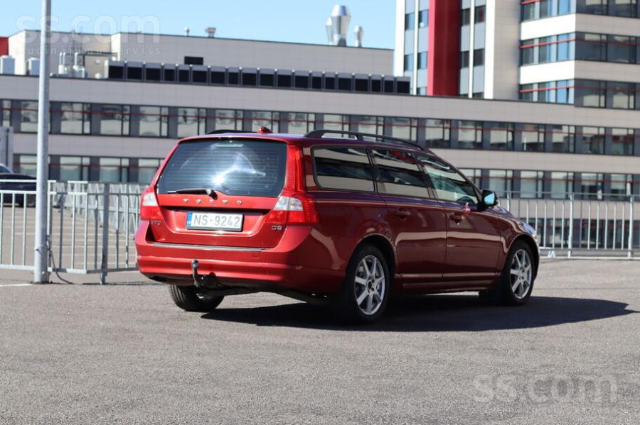 Red Volvo V70 2012 in Riga, with an engine capacity of 2.00 L and mileage of 263 thousand km for 5450 €, photo 6 on AUTOMOTO.COM.LV