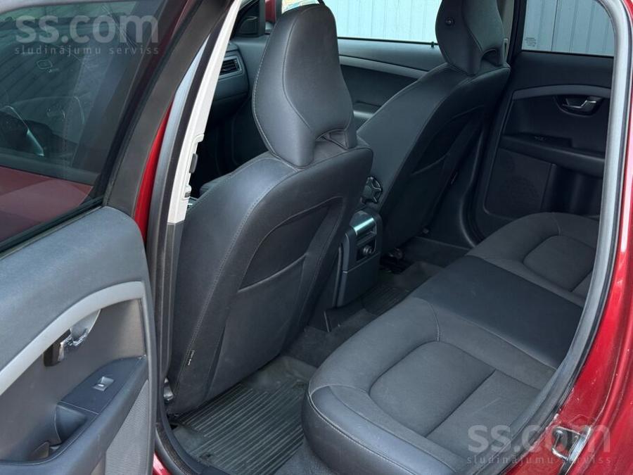 Red Volvo V70 2012 in Riga, with an engine capacity of 2.00 L and mileage of 263 thousand km for 5450 €, photo 9 on AUTOMOTO.COM.LV